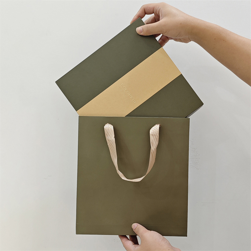 Custom Rigid Lid Gift Box & Handle Paper Bag Set