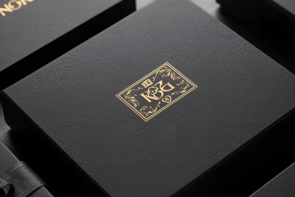 Top 7 Reasons to Choose Embossed Gift Boxes for Luxury Packaging